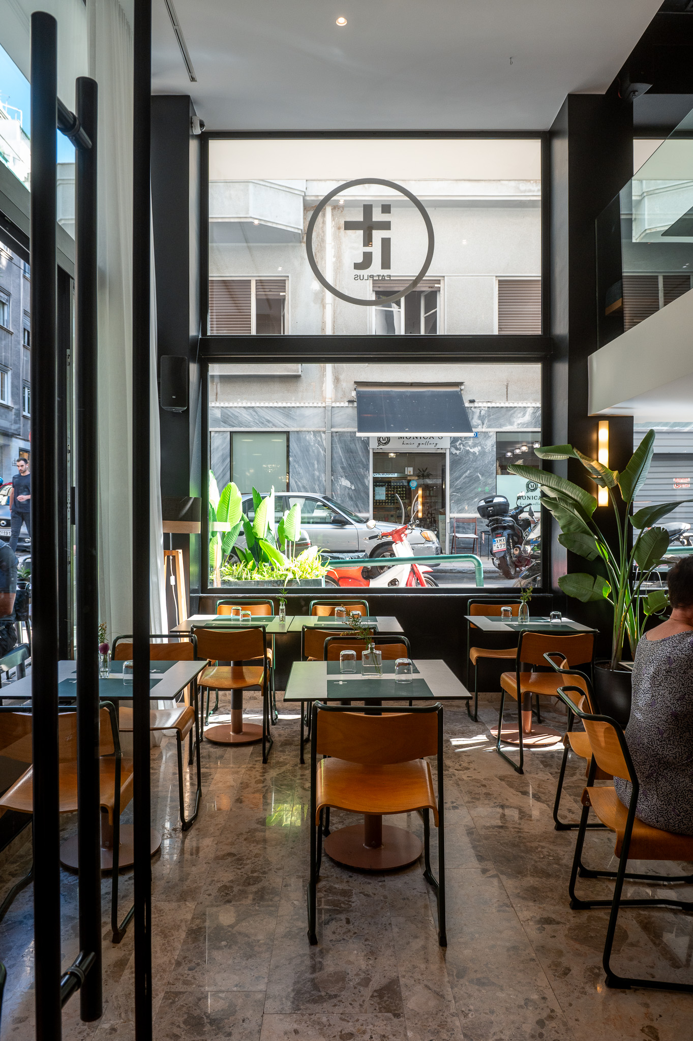 Reserve your spot at IT Restaurant Kolonaki for fresh and healthy food